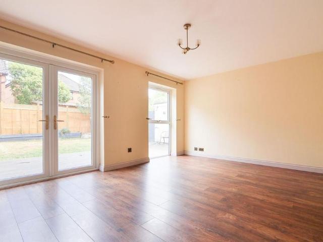 3 bedroom semi detached house to rent