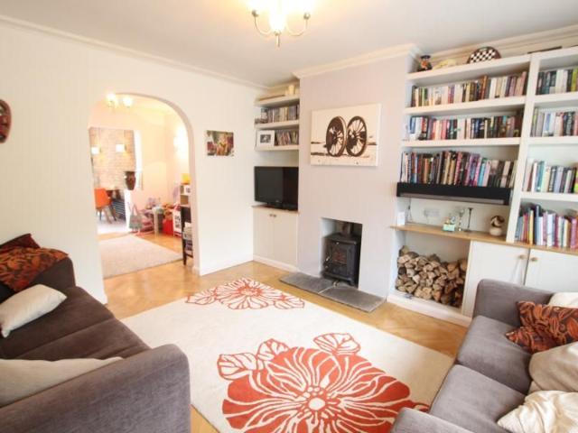 3 bedroom semi detached house to rent