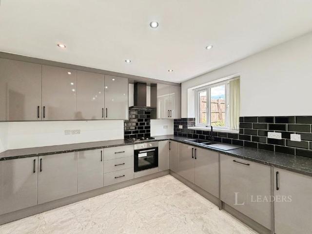 3 bedroom semi detached house to rent