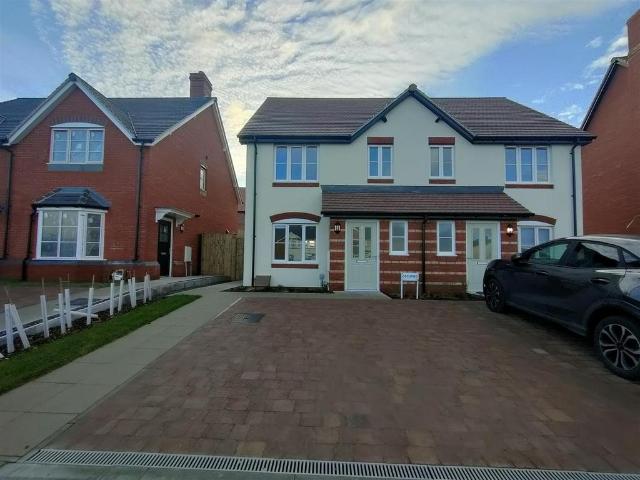 3 bedroom semi detached house to rent