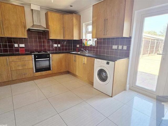 3 bedroom semi detached house to rent