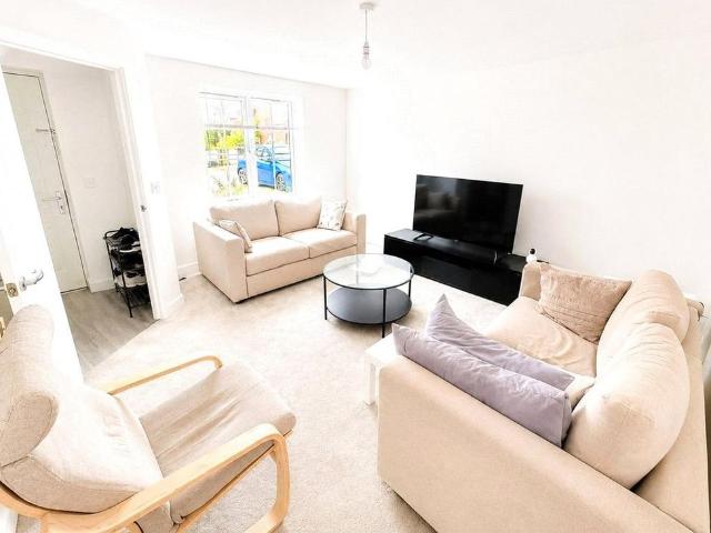 3 bedroom semi detached house to rent