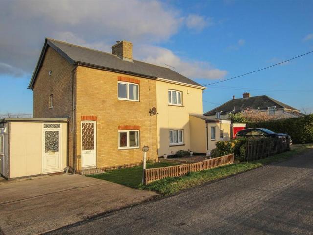 3 bedroom semi detached house to rent