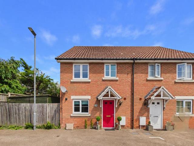 3 bedroom semi detached house to rent