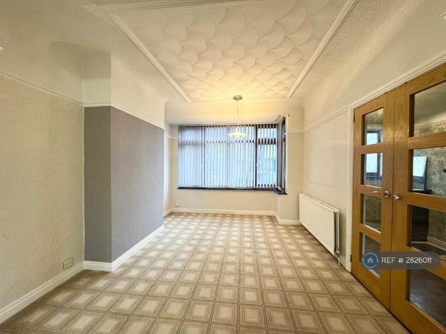 3 bedroom semi detached house to rent