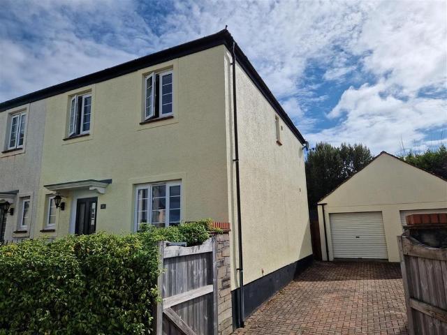 3 bedroom semi detached house to rent