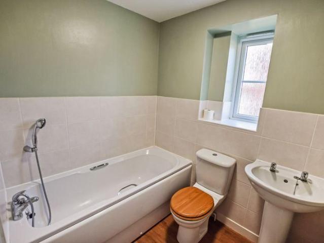 3 bedroom semi detached house to rent