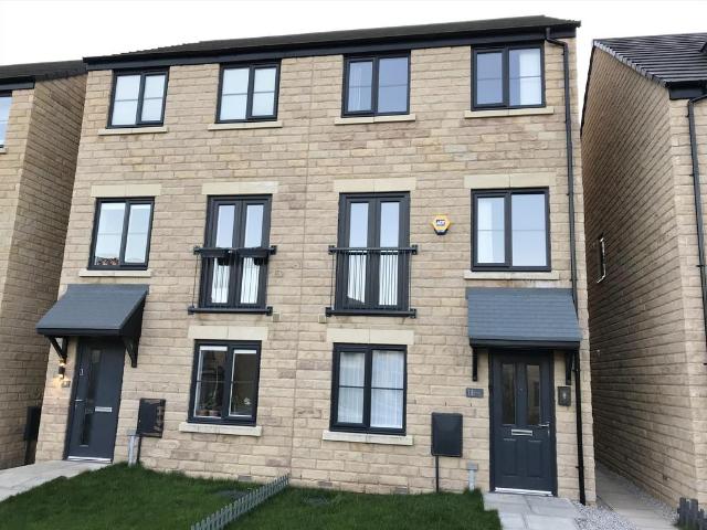 3 bedroom semi detached house to rent