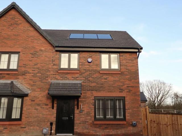 3 bedroom semi detached house to rent