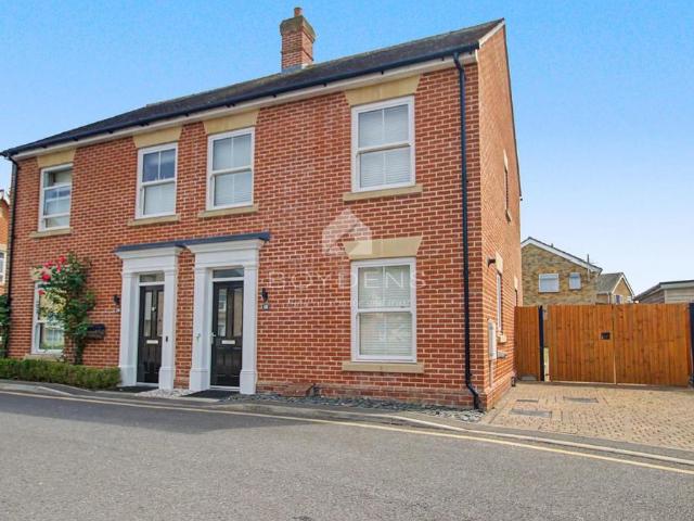 3 bedroom semi detached house to rent