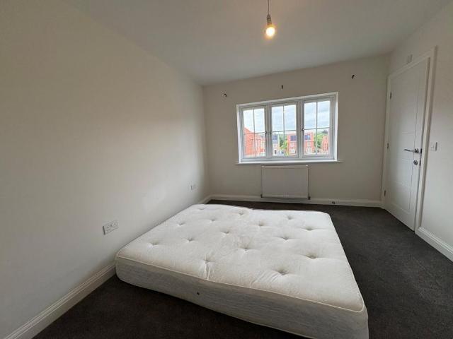 3 bedroom semi detached house to rent