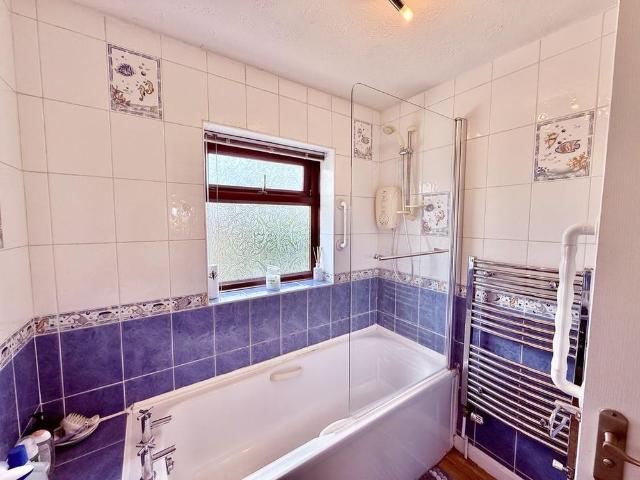 3 bedroom semi detached house to rent