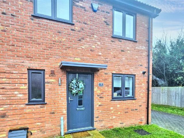 3 bedroom semi detached house to rent