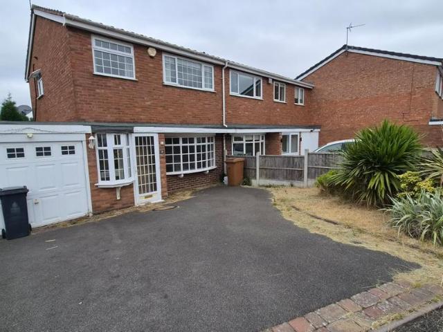 3 bedroom semi detached house to rent