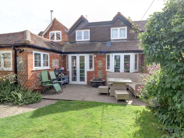 3 Bedroom Semi Detached House To Rent