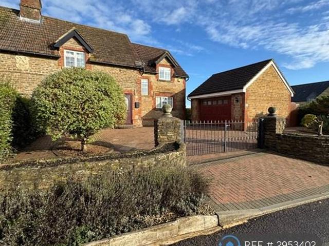 3 bedroom semi detached house to rent