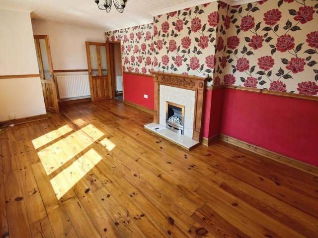 3 bedroom semi detached house to rent