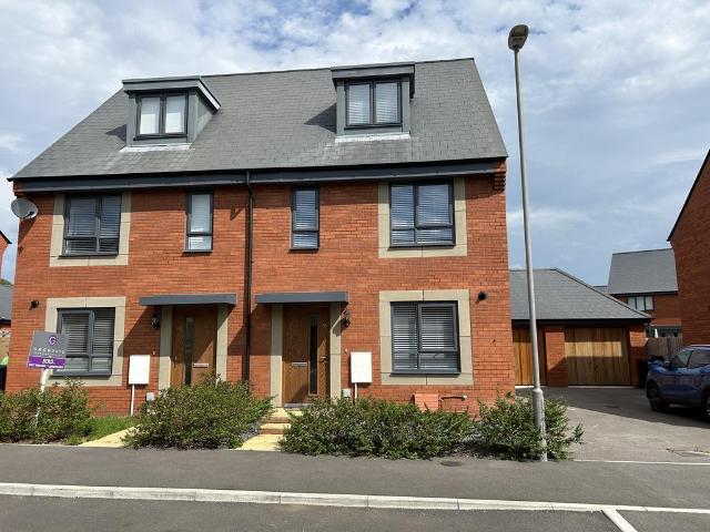 3 bedroom semi detached house to rent