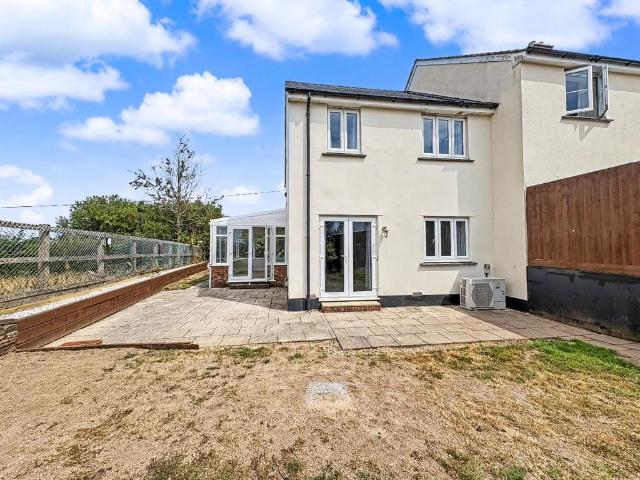 3 bedroom semi detached house to rent