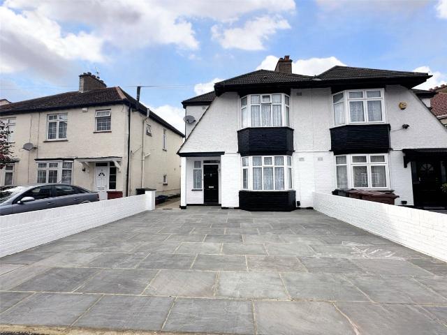 3 bedroom Semi detached house to rent