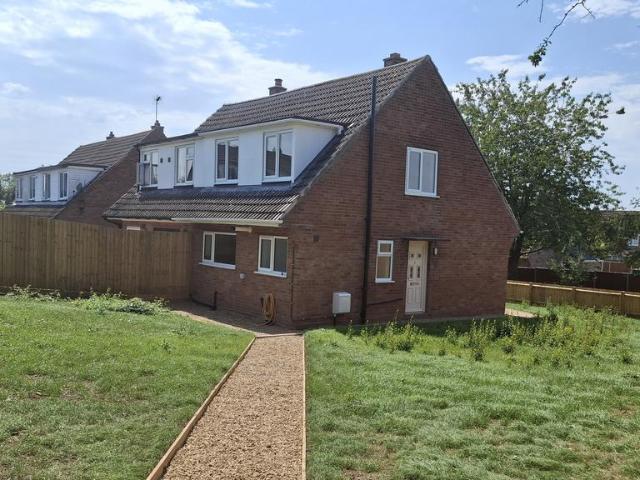 3 bedroom semi detached house to rent