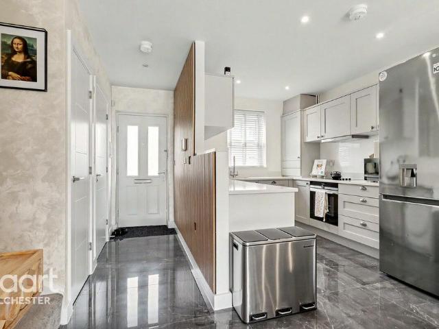 3 bedroom semi detached house to rent