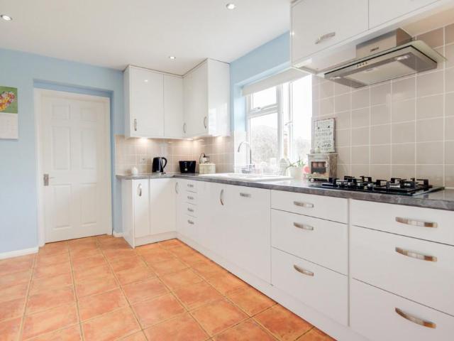 3 bedroom semi detached house to rent