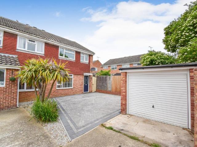 3 bedroom semi detached house to rent