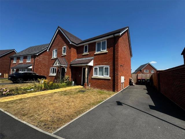 3 bedroom semi detached house to rent