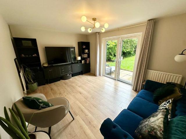 3 bedroom semi detached house to rent