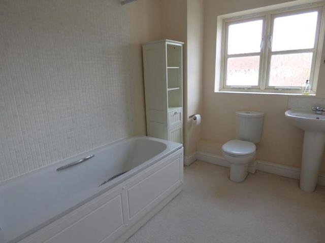 3 bedroom semi detached house to rent