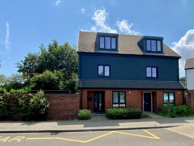 3 bedroom semi detached house to rent