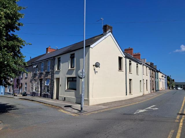 3 bedroom semi detached house to rent