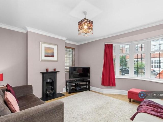 3 bedroom semi detached house to rent