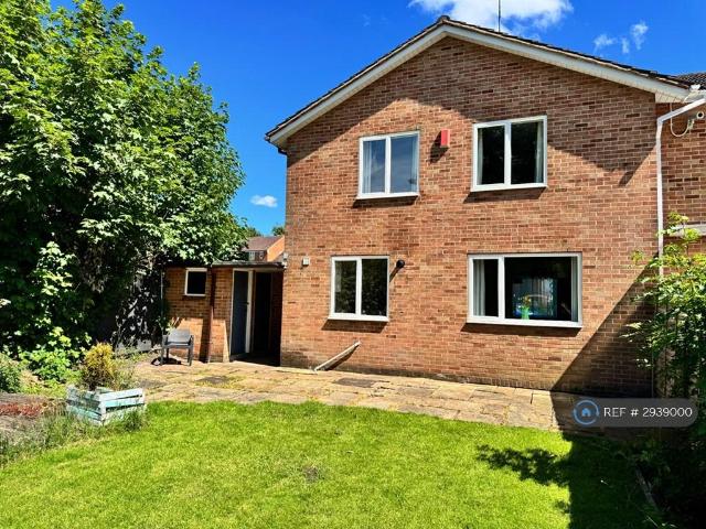 3 bedroom semi detached house to rent