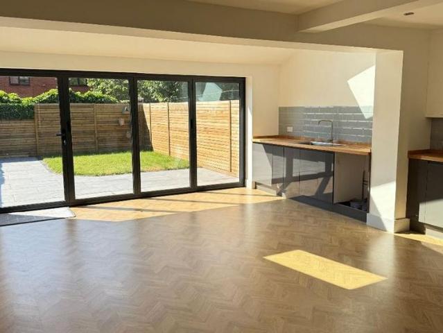 3 bedroom semi detached house to rent