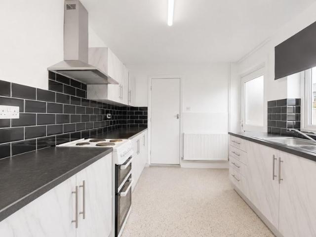 3 bedroom semi detached house to rent