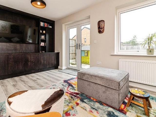 3 bedroom semi detached house to rent