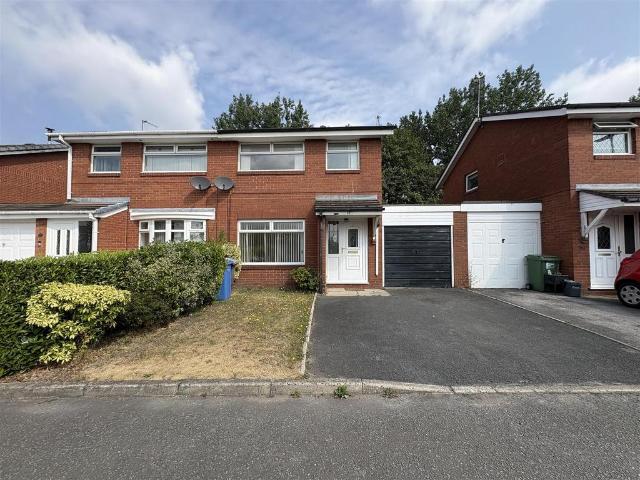 3 bedroom semi detached house to rent
