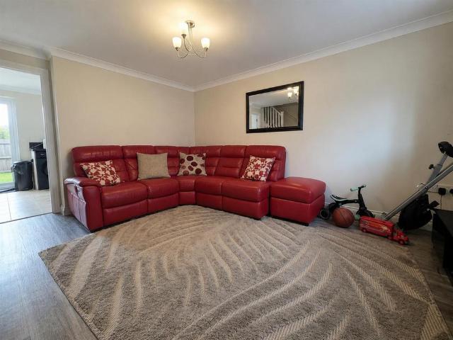 3 bedroom semi detached house to rent