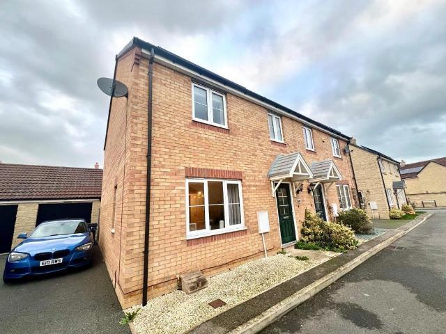 3 bedroom semi detached house to rent