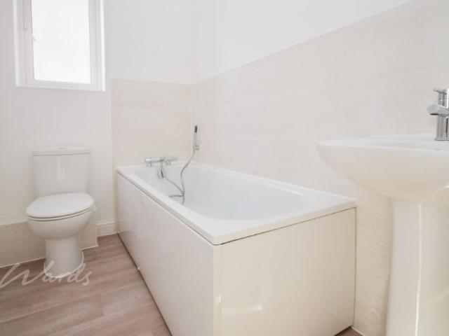 3 bedroom semi detached house to rent