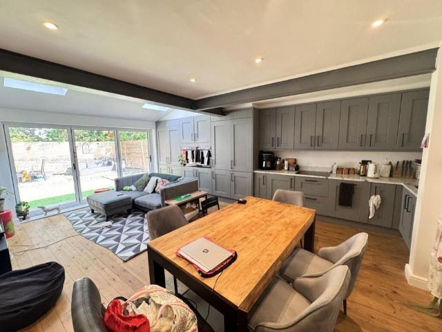 3 bedroom semi detached house to rent