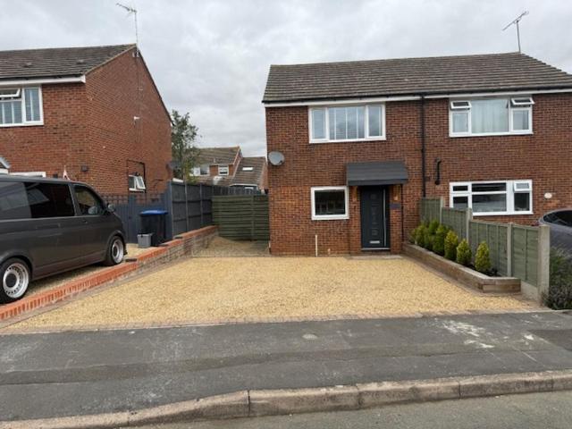 3 bedroom semi detached house to rent