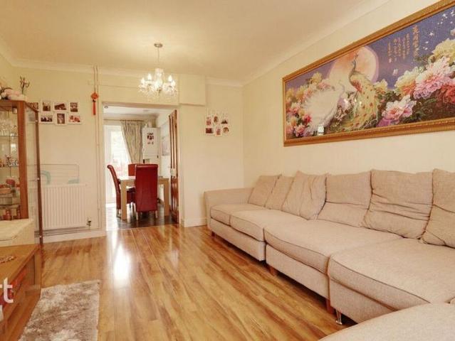 3 bedroom semi detached house to rent