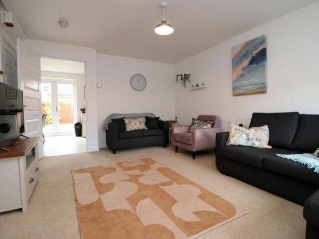 3 bedroom semi detached house to rent