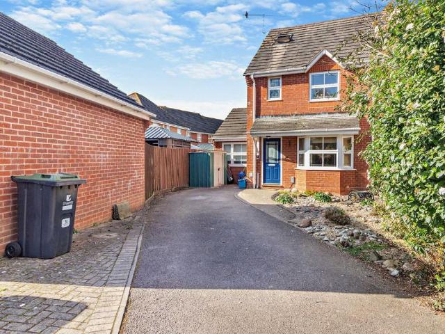 3 bedroom semi detached house to rent