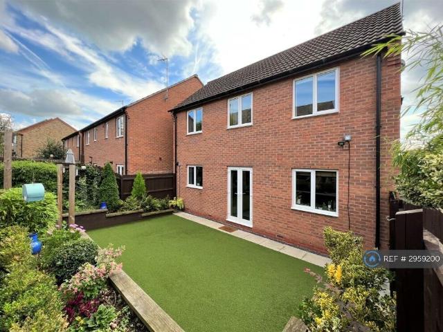 3 bedroom semi detached house to rent