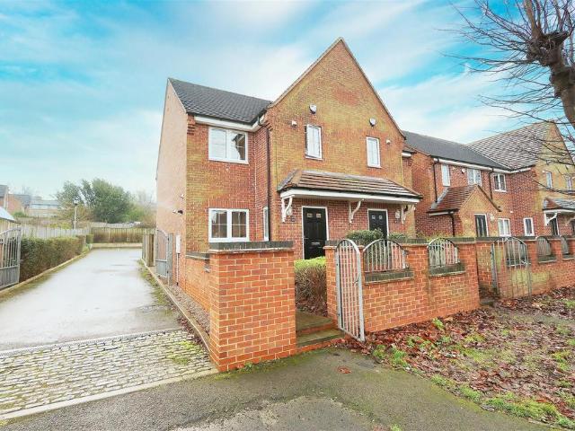 3 bedroom semi detached house to rent