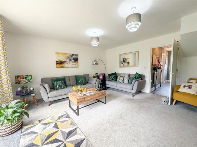 3 bedroom semi detached house to rent